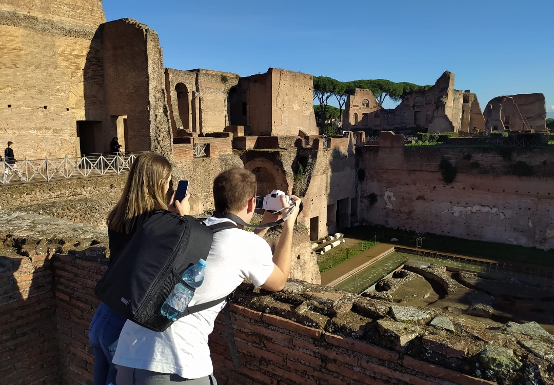 Colosseum, Arch of Titus, Palatine and Forum | JW Rome Tours